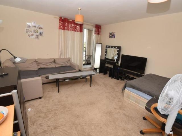 3 bedroom apartment to rent