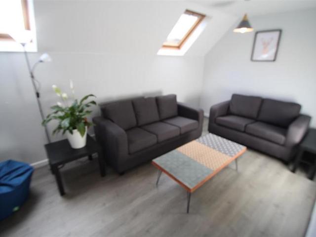3 bedroom apartment to rent