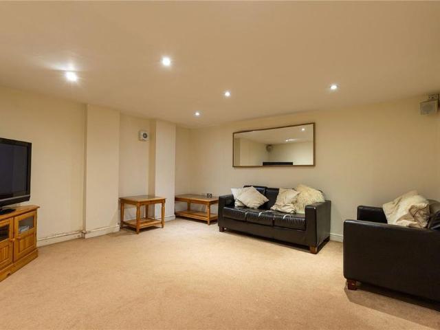 3 bedroom apartment to rent