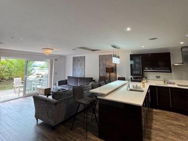 3 bedroom apartment to rent
