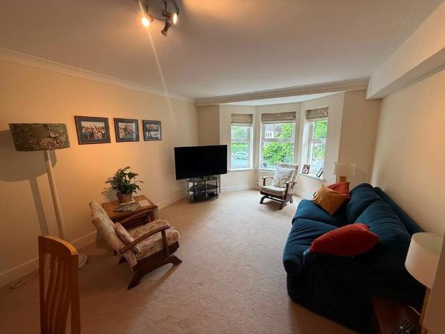 3 bedroom apartment to rent