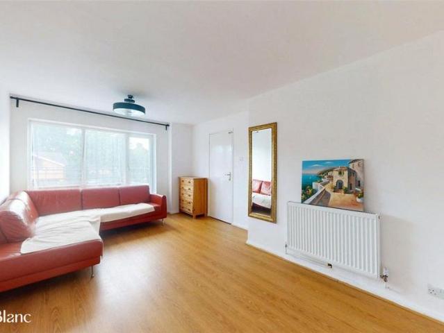 3 bedroom apartment to rent