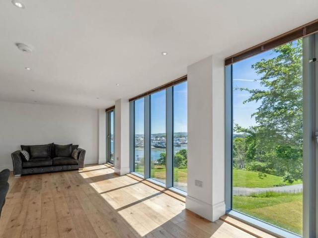 3 bedroom apartment to rent