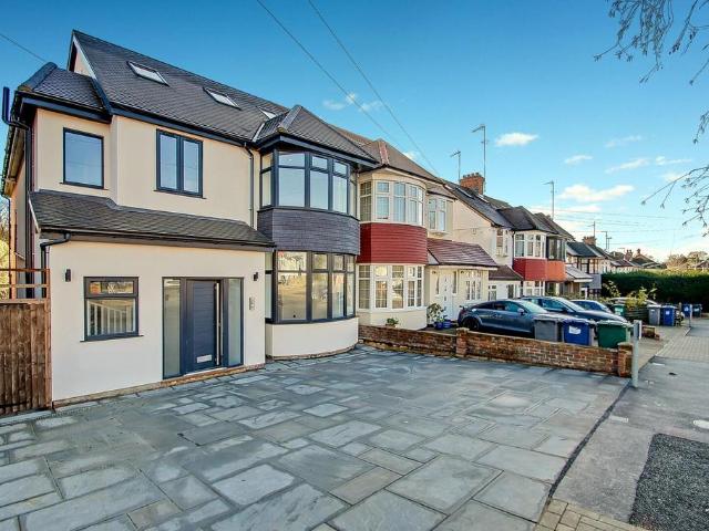 3 bedroom apartment to rent