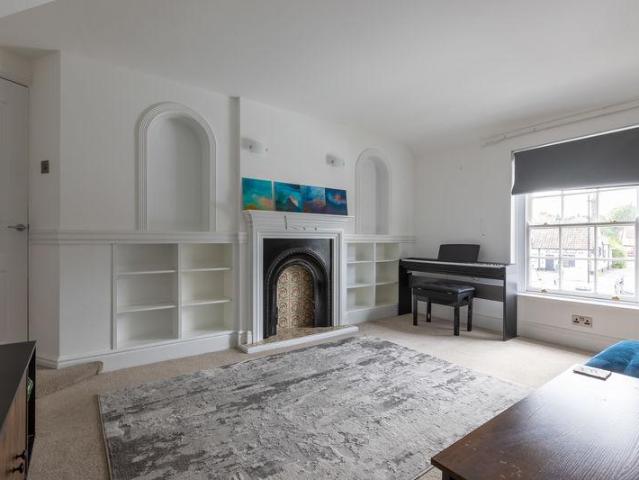 3 bedroom apartment to rent