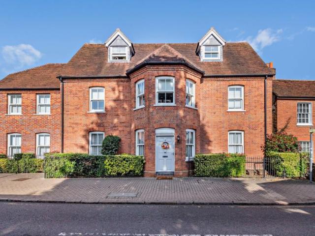3 bedroom apartment to rent