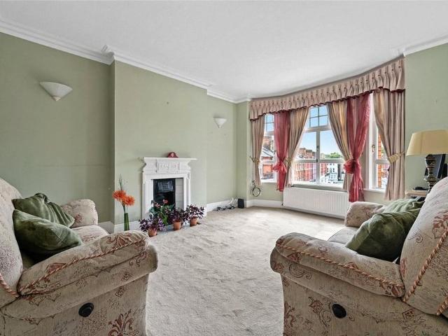 3 bedroom apartment to rent