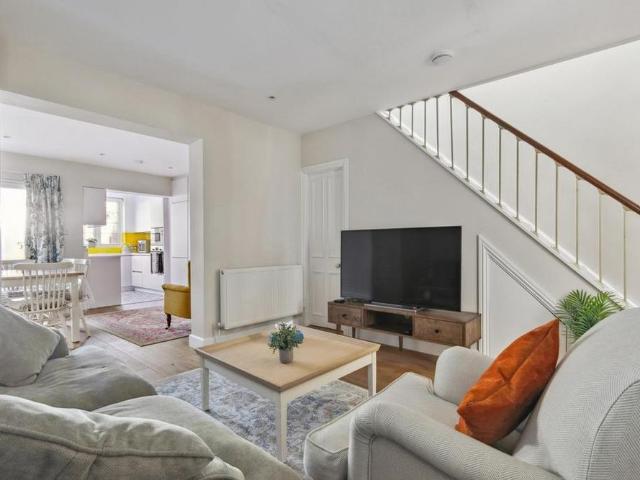 3 bedroom apartment to rent
