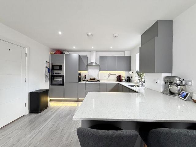 3 bedroom apartment to rent