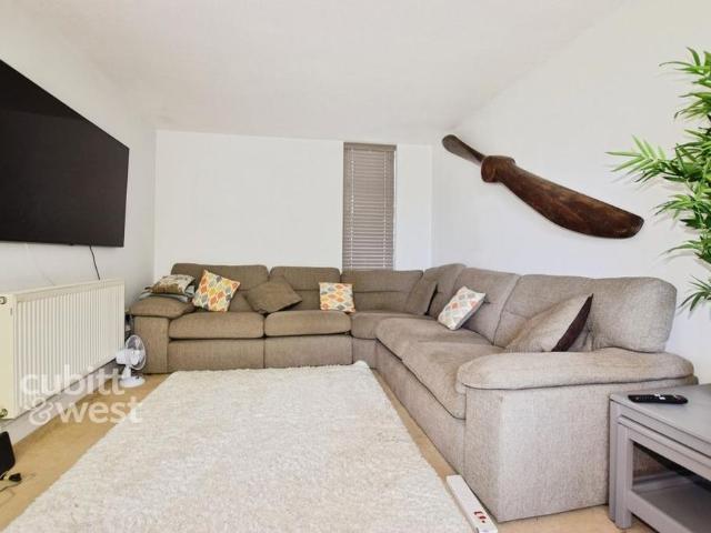 3 bedroom apartment to rent