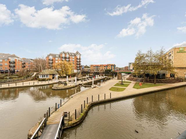 3 bedroom apartment to rent