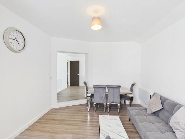 3 bedroom apartment to rent
