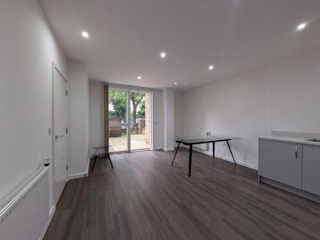 3 bedroom apartment to rent