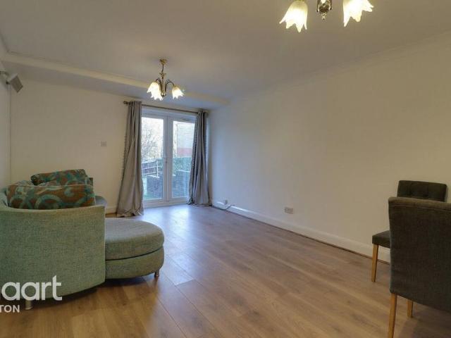 3 bedroom apartment to rent