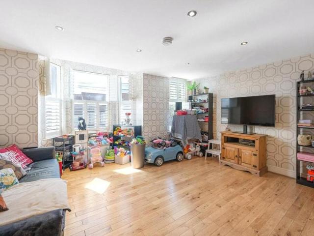 3 bedroom apartment to rent