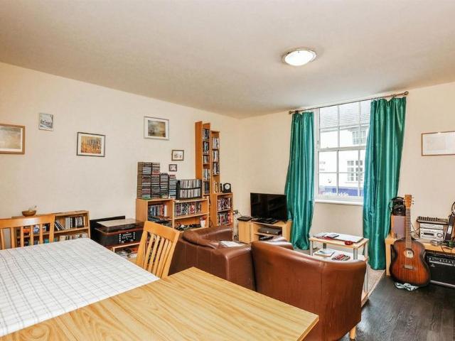 3 bedroom apartment to rent