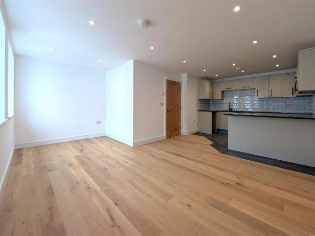 3 bedroom apartment to rent