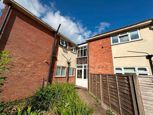 3 Bedroom Apartment To Rent In Cowdray Close, Leamington Spa, Warwickshire, CV31