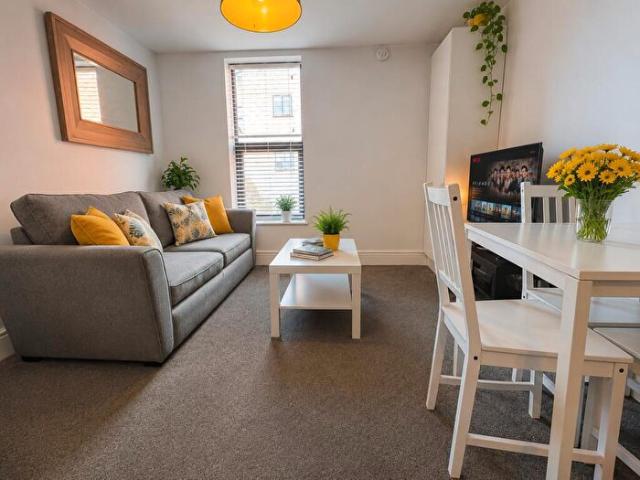 3 Bedroom Apartment To Rent In Bed Millicent Road, West Bridgford, Nottingham, NG2