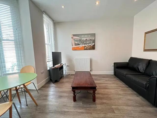 3 Bedroom Apartment To Rent In Flat, Derby Road, Nottingham, NG1