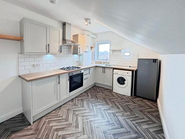 3 Bedroom Apartment To Rent In Flat, NG2
