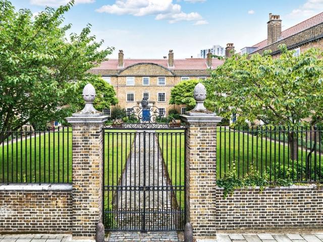 3 Bedroom Apartment to Rent in Kennington Palace Court Sancroft Street, London, SE11