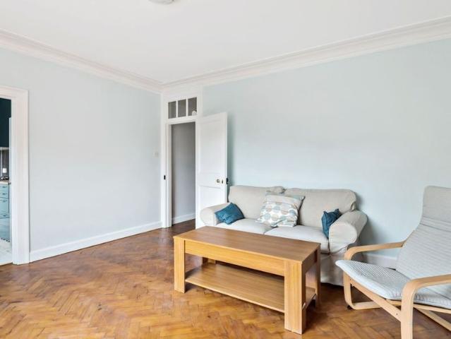 3 Bedroom Apartment to Rent in Kennington Palace Court Sancroft Street, London, SE11