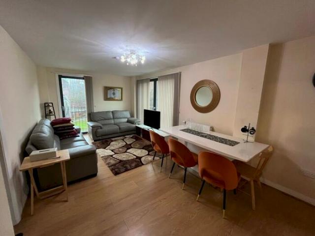 3 Bedroom Apartment To Rent In High Street, Glasgow, G4