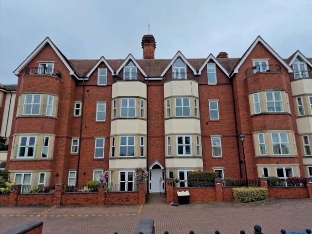 3 Bedroom Apartment To Rent In Lichfield Road, Sutton Coldfield, B74