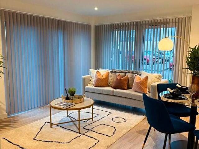 3 Bedroom Apartment To Rent In Minerva Square, Glasgow, G3
