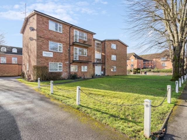3 bedroom apartment to rent in penn road beaconsfield buckinghamshire hp9