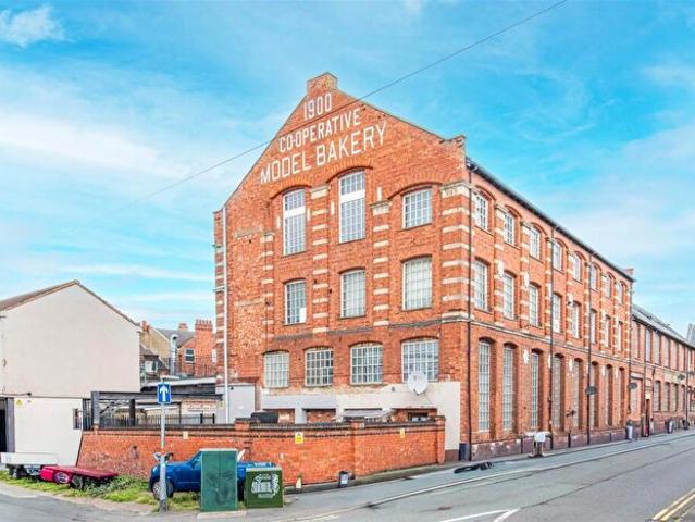 3 Bedroom Apartment To Rent In Regent Street, Kettering, NN16