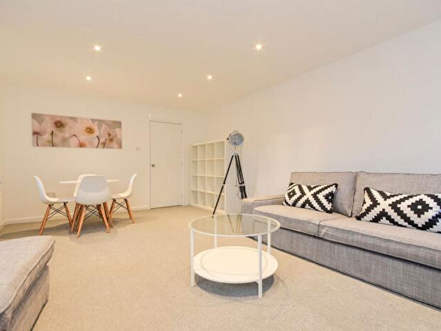 3 Bedroom Apartment To Rent In Ridgemont Close, OX2