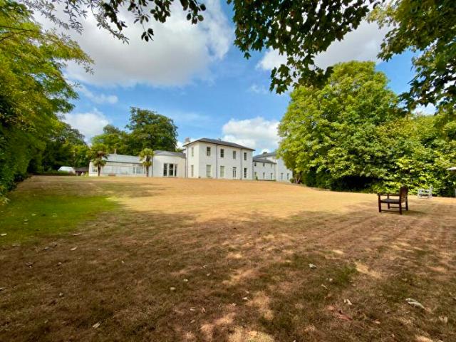 3 Bedroom Apartment To Rent In The Grange, Town Street, Bramcote, NG9