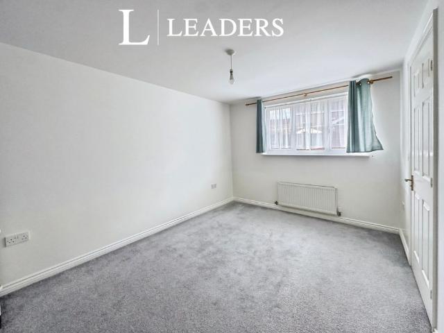 3 bedroom apartment to rent Sapphire Street, Mansfield, NG18