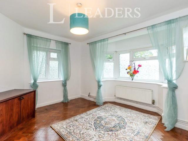 3 bedroom apartment to rent Sutton Court, Brighton Road, Sutton, SM2
