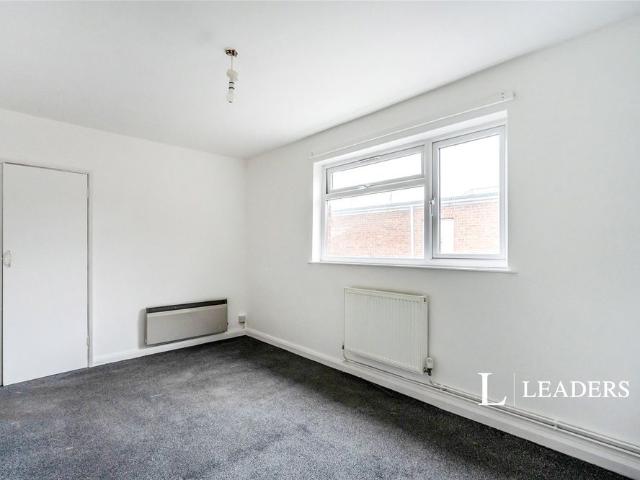 3 bedroom apartment to rent Park Parade, Havant, Hampshire, PO9