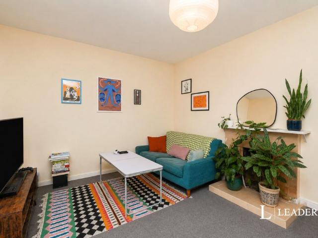 3 bedroom apartment to rent Perry Vale, London, SE23