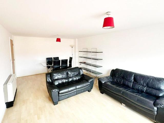 3 bedroom apartment to rent Royal Plaza, 2 Westfield Terrace, Sheffield, S1