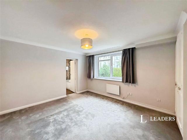 3 bedroom apartment to rent Russell Cotes Road, Bournemouth, Dorset, BH1