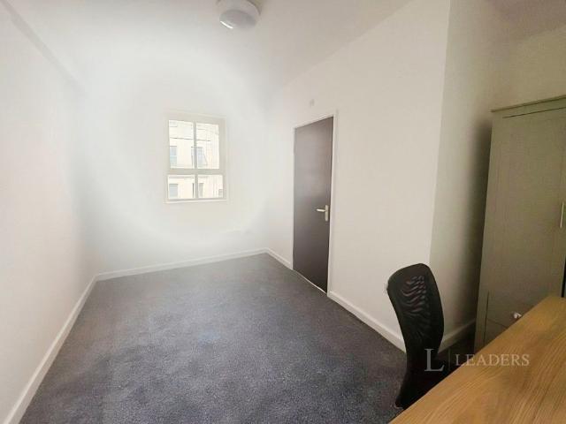 3 bedroom apartment to rent Warwick Street, Leamington Spa, Warwickshire, CV32