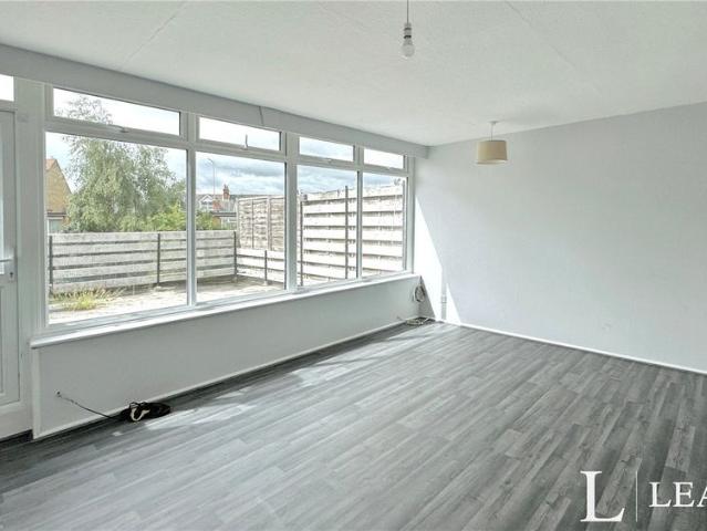 3 bedroom apartment to rent Undercliff Road West, Felixstowe, IP11