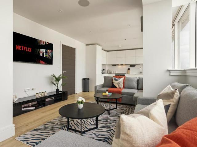 3 Bedroom Apartment Wembley Wembley 103488361