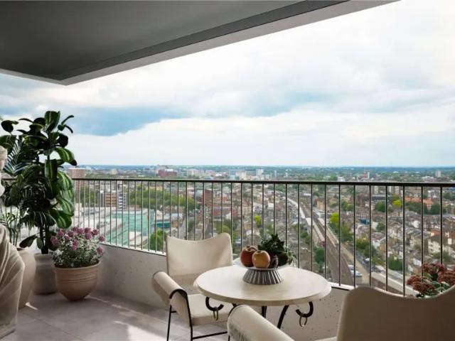 3 Bedroom Apartment White City London LS102596435