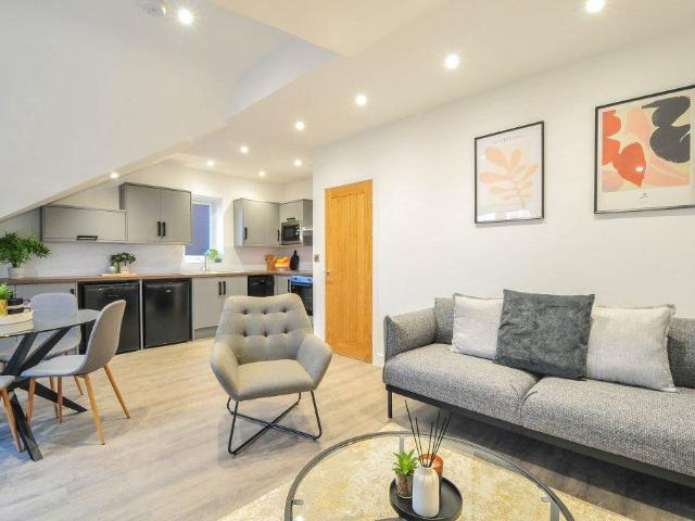 3 Bedroom Apartment – Withington. 3 bed apartment to rent £2,220 pcm £512 pw