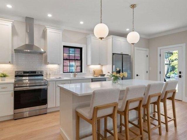 3 bedroom, Arlington MA 02474 105125107
