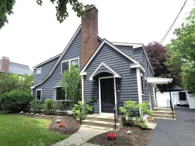 3 bedroom, Arlington MA 02476 LS103019123