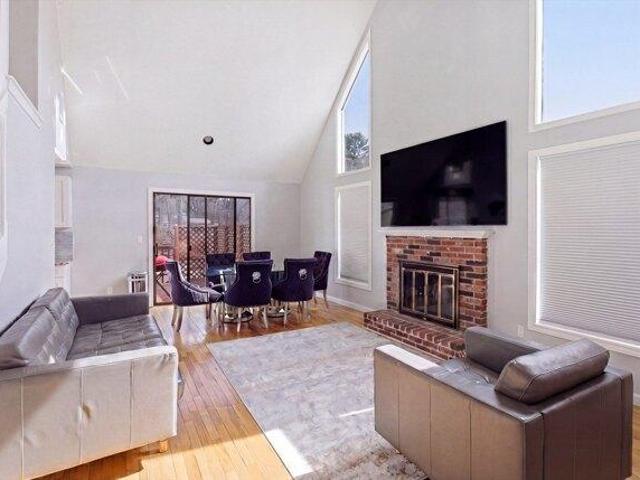 3 bedroom, Ashland MA 01721 LS102558805