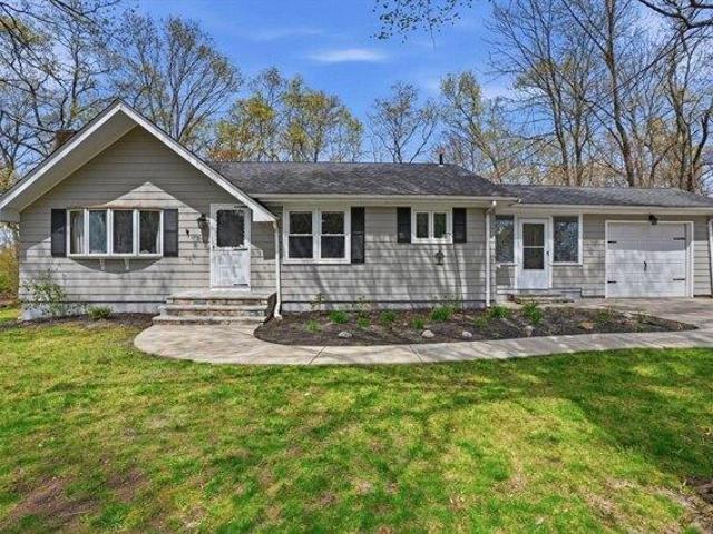 3 bedroom, Attleboro MA 02703 LS102824519