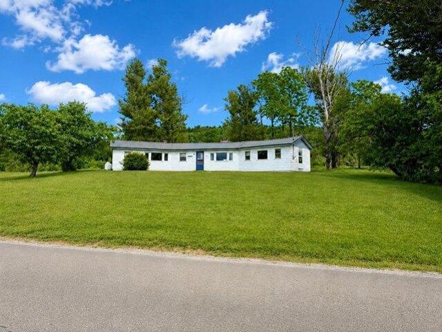 3 bedroom, Aurora ME 04408 103886223